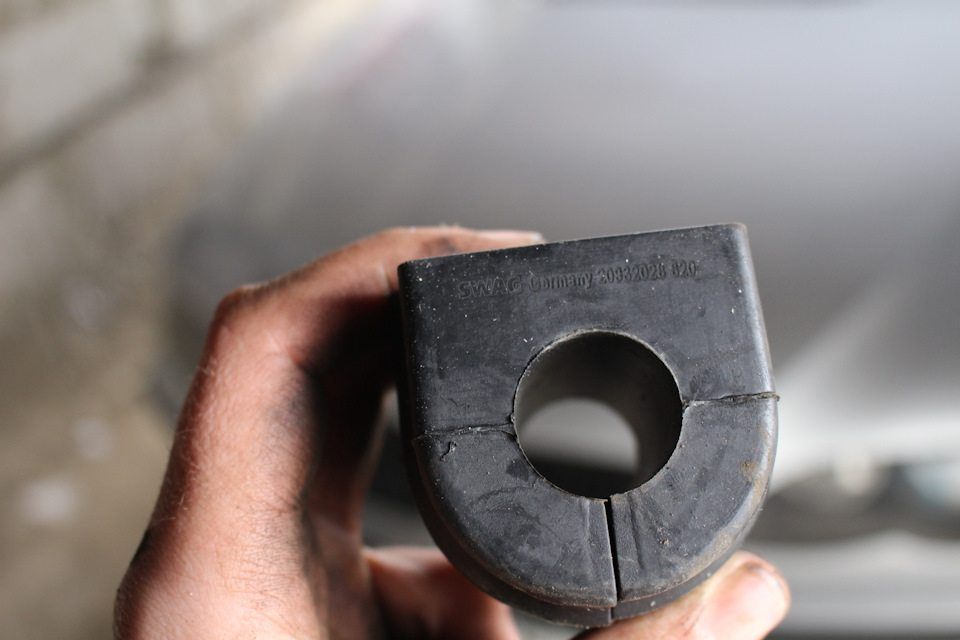 Замена втулок переднего поперечного стабилизатора. — BMW 3 series (E46 ...