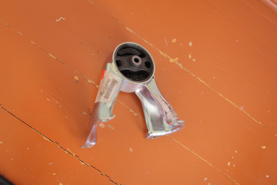 Вибрация на холостых, замена подушки двигателя — Mitsubishi Lancer IX ...