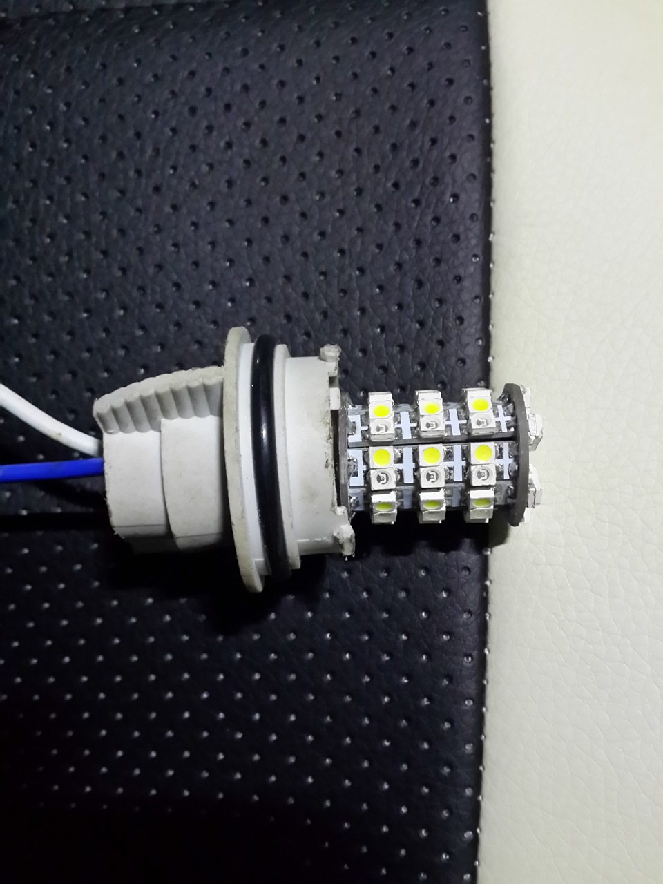 пришли двухконтактные лампочки — Volkswagen Polo Sedan, 1,6 л, 2012 ...