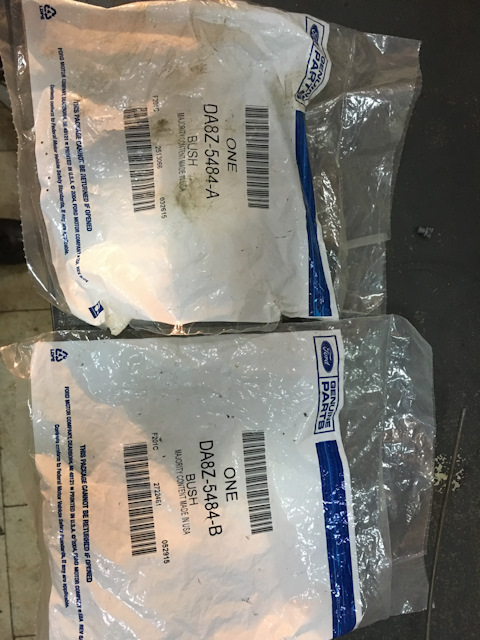 DA8Z5484A Втулка переднего стабилизатора левая / Explorer 13~ Ford ...