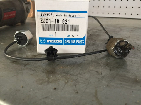 ZJ0118921 Датчик детонации двигателя Mazda | Запчасти на DRIVE2