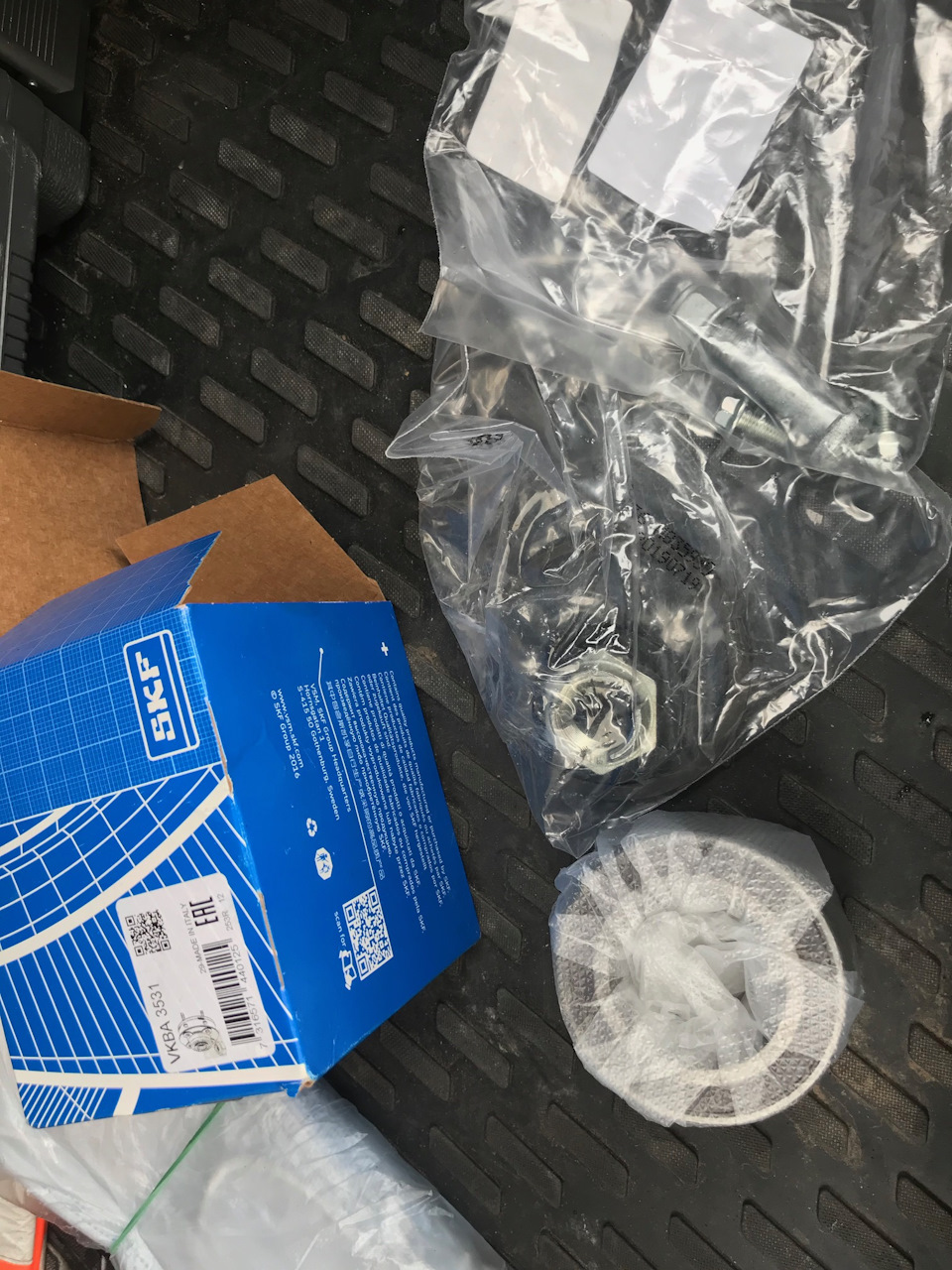 Замена ступичного подшипника — Ford Fiesta (Mk V), 1,6 л, 2008 года ...