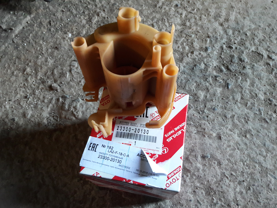 Замена топливного фильтра и свечей — Lexus RX (2G), 3,3 л, 2004 года ...