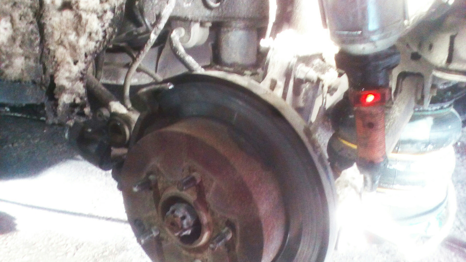 Замена задних тормозных колодок — Hyundai Tucson (JM), 2 л, 2007 года ...