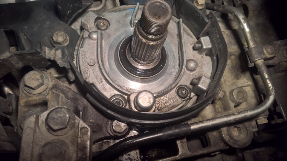 Elring 504.483 — правильный аналог переднего сальника коленвала ...