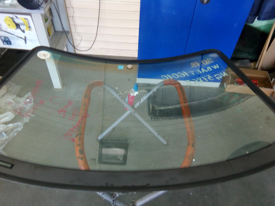 Замена лобового стекла — BMW 3 series (E46), 2,2 л, 2001 года | визит ...