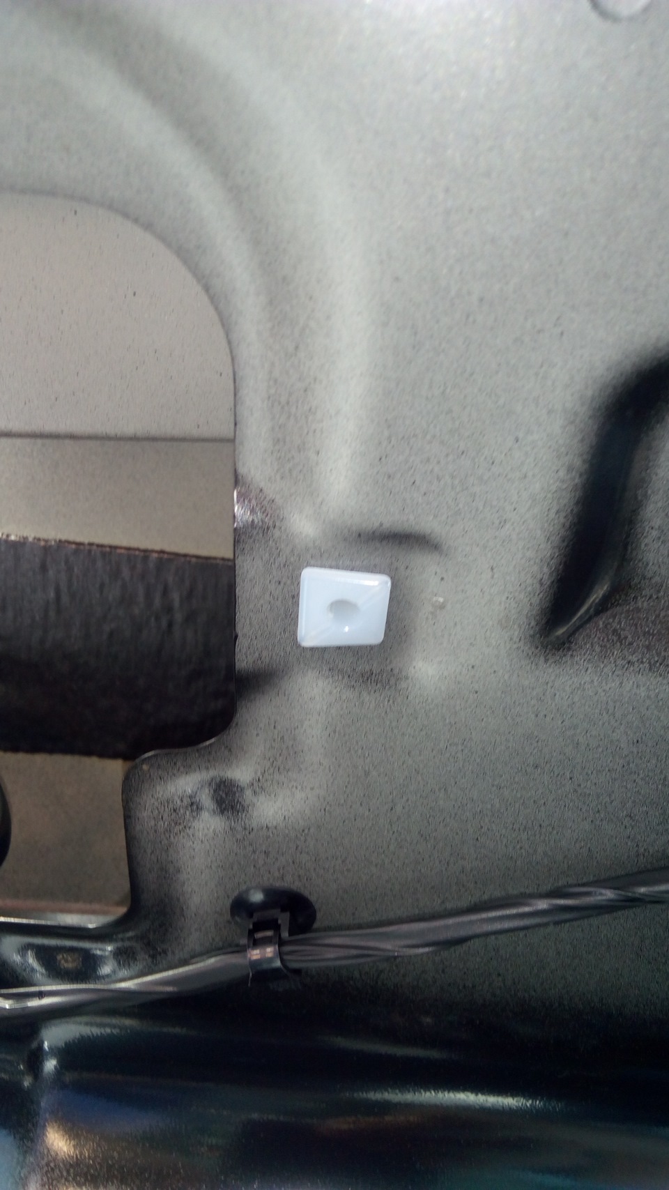 Ручка на крышку багажника — Hyundai Sonata V (NF), 2 л, 2008 года ...