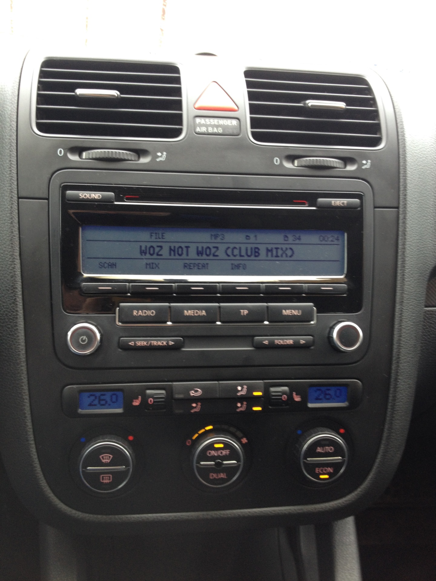 RCD-310 — Volkswagen Golf Mk5, 1,6 л, 2007 года | автозвук | DRIVE2