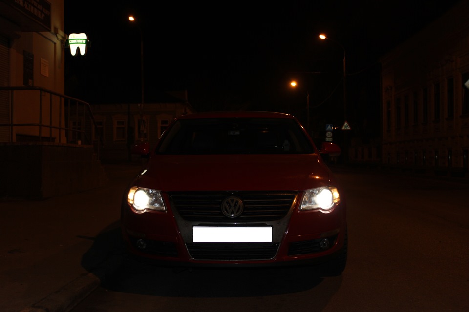 Замена ламп ближнего света — Volkswagen Passat B6, 2 л, 2008 года ...