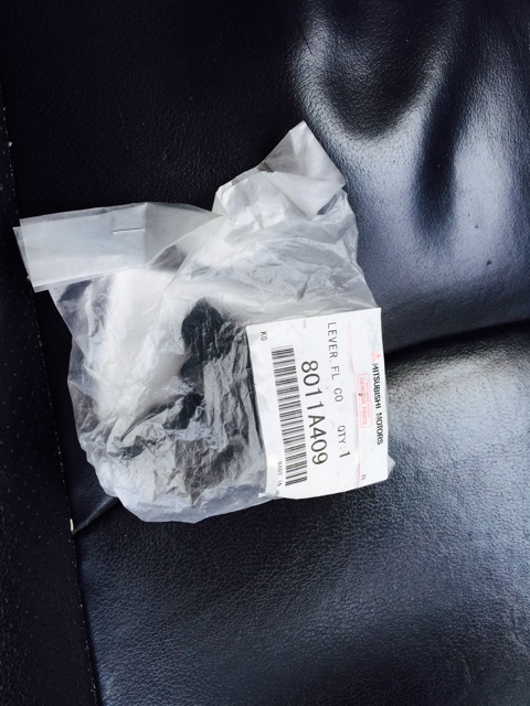 8011A409 Рычажок замка крышки напольной консоли Mitsubishi | Запчасти ...