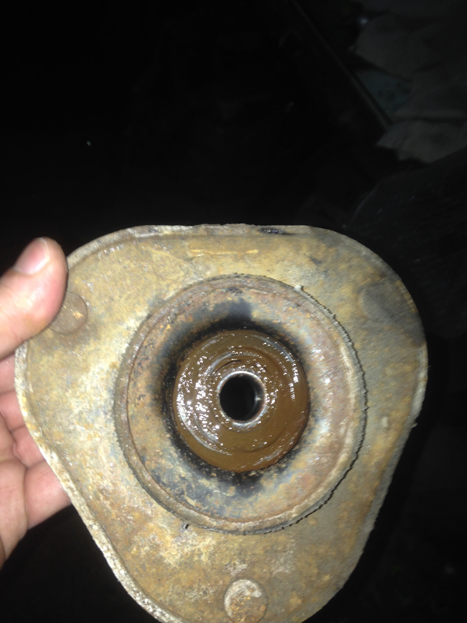 Наконец то накрылся левый опорник!) — Geely Emgrand X7, 2 л, 2014 года ...