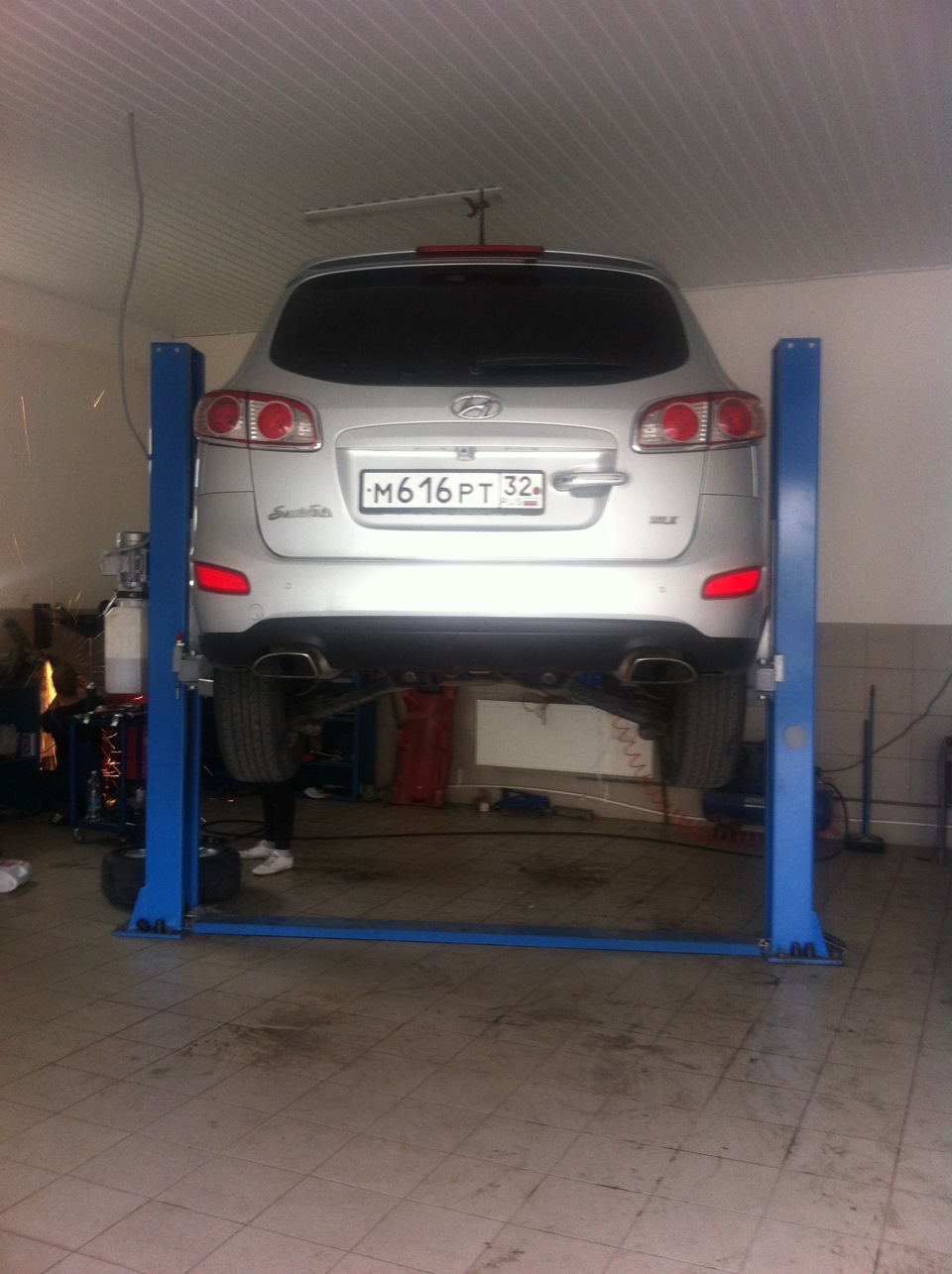 ревизия передних тормозов — Hyundai Santa Fe (2G), 2 л, 2010 года ...