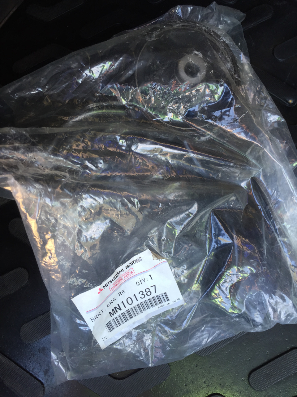 MN101387 подушкa двигателя Mitsubishi | Запчасти на DRIVE2