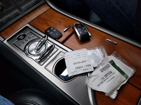 C2P15136 КРЫШКА-ТОРЦЕВ.БРЕЛКА ДЛЯ КЛЮЧЕЙ Jaguar Land Rover | Запчасти ...