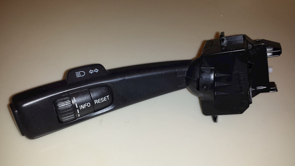 Замена переключателя поворотников — Volvo S40 (2G), 1,8 л, 2007 года ...