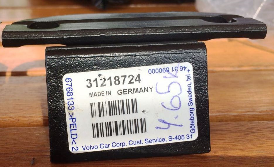 Замена верхней петли водительской двери — Volvo XC70 III, 2,4 л, 2012 ...