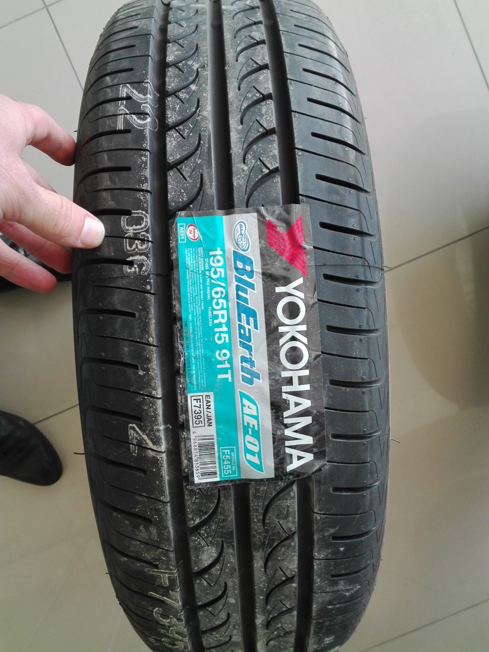 F5455 Автошина R15 195/65 Yokohama BluEarth AE01 91T (лето) YOKOHAMA ...