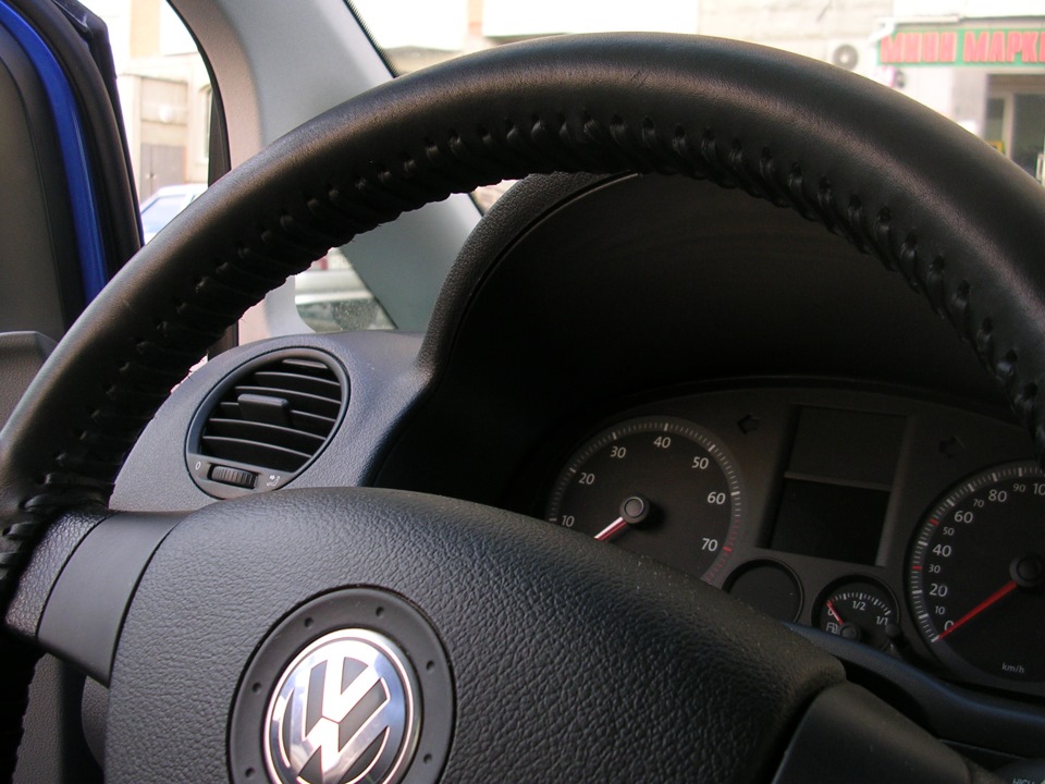 кожаная оплетка на руль со шнуровкой — Volkswagen Caddy (3G), 1,6 л ...