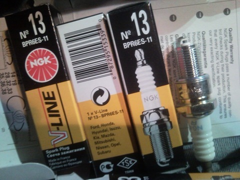 Замена свечей на NGK №13 (BPR6ES-11) — Lada Granta, 1,6 л, 2013 года ...