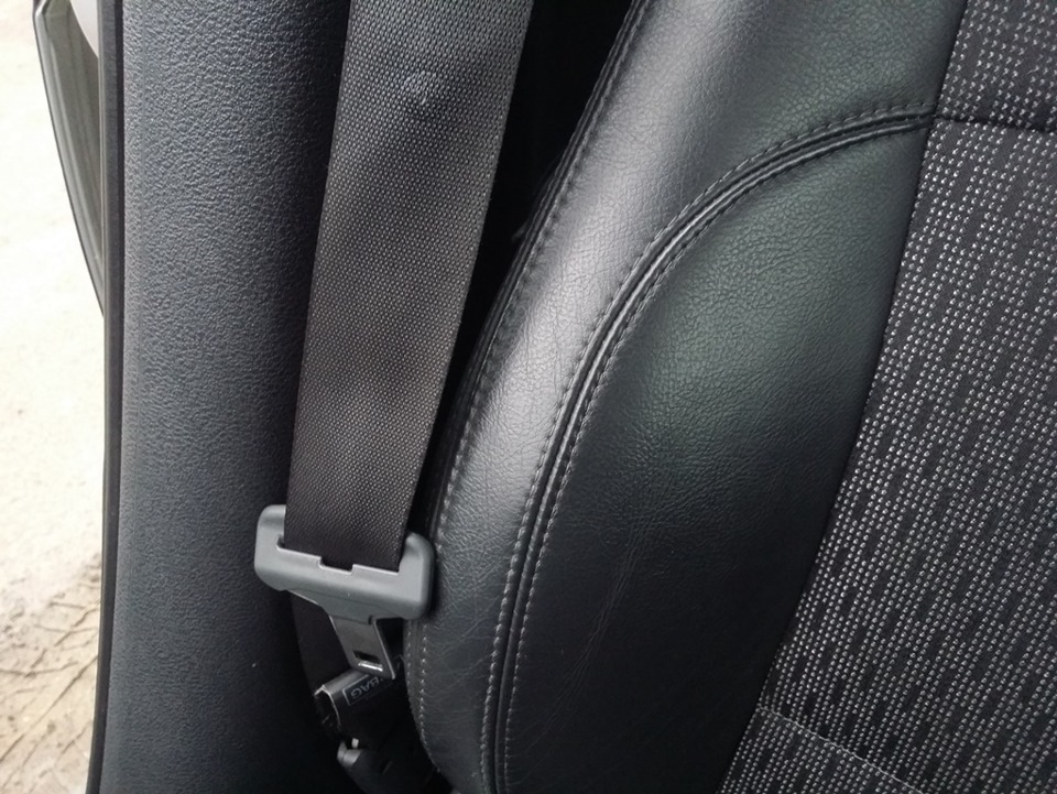 #32 Клипса ремня безопасности — Renault Laguna II, 1,6 л, 2006 года ...