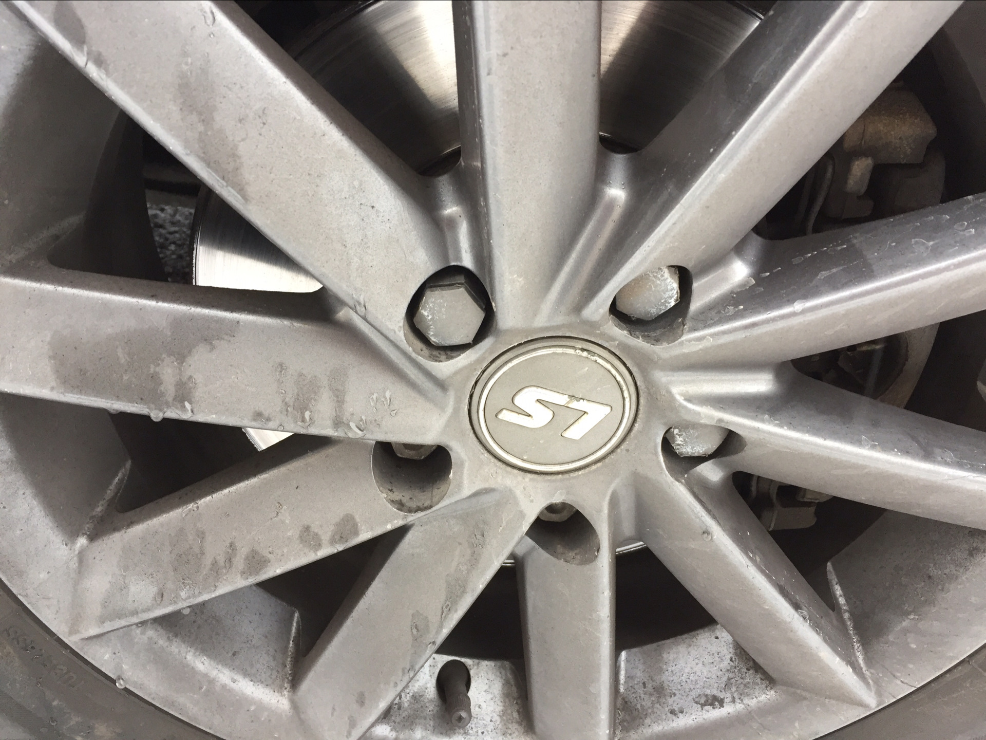 Колпачки на болты колесных дисков — Opel Astra H, 1,8 л, 2007 года ...