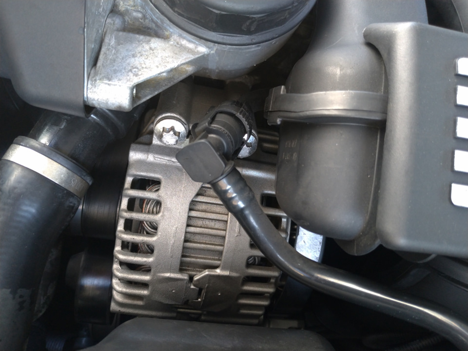 Угловой штуцер с подогревом в системе впуска BMW e60 — BMW 5 series ...