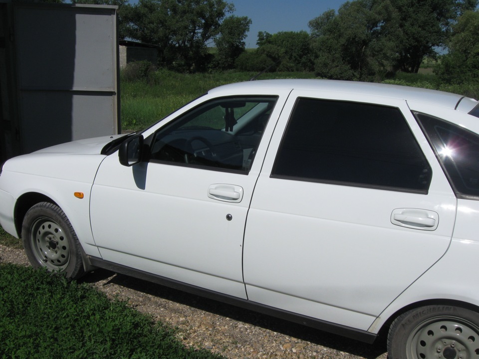 Стойки дверей в черный глянец — Lada Приора хэтчбек, 1,6 л, 2011 года ...
