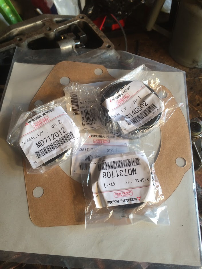 MD712012 САЛЬНИК РАЗДАТОЧНОЙ КОРОБКИ ПЕРЕДНИЙ PAJERO/MONTERO (91-04 ...