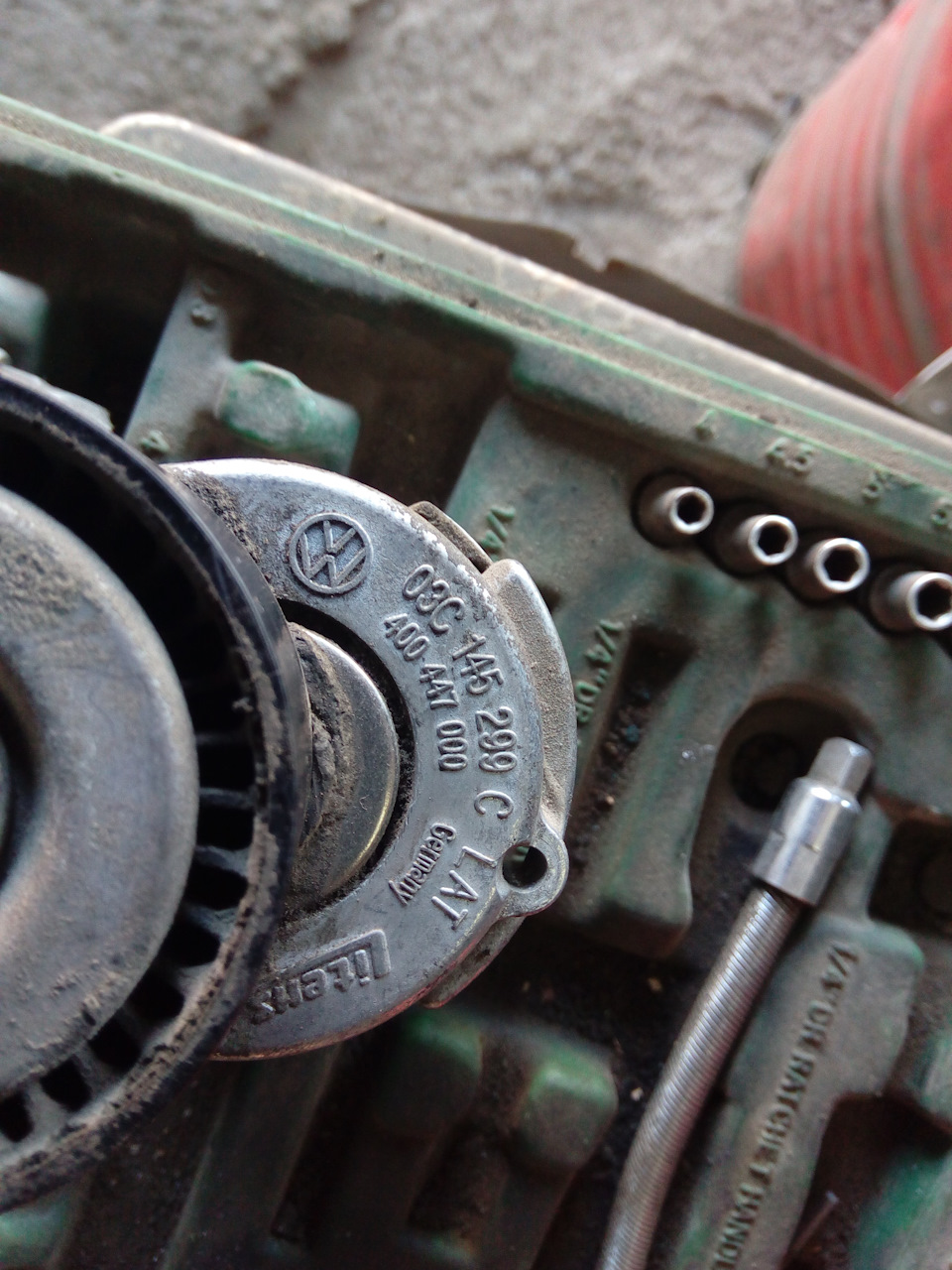 03C145299C Ролик натяжителя приводного ремня (без натяжителя) / 1.4-1.6 ...