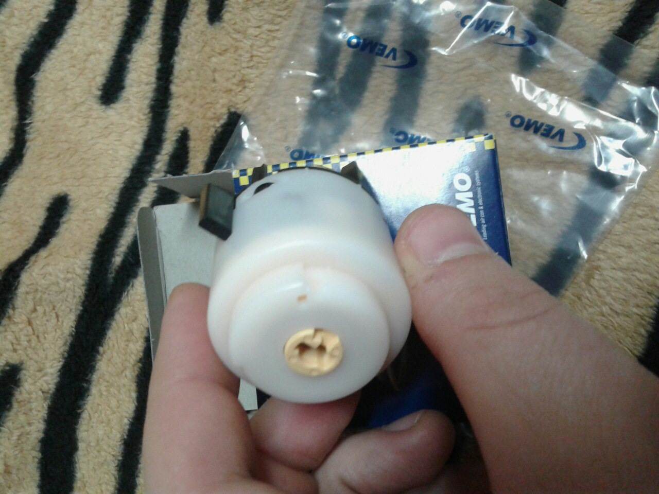 Замена контактной группы замка зажигания — Skoda Octavia A4 Mk1, 1,6 л ...