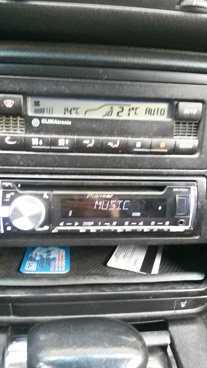 Pioneer Dex X5600b — Volkswagen Passat Variant B5 1 9 л 1998 года