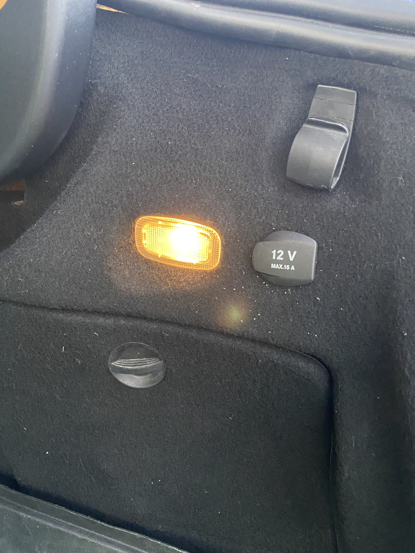 [Upgrade] Розетка 12V в багажник — Mercedes-Benz C-Class (W204), 1,6 л ...