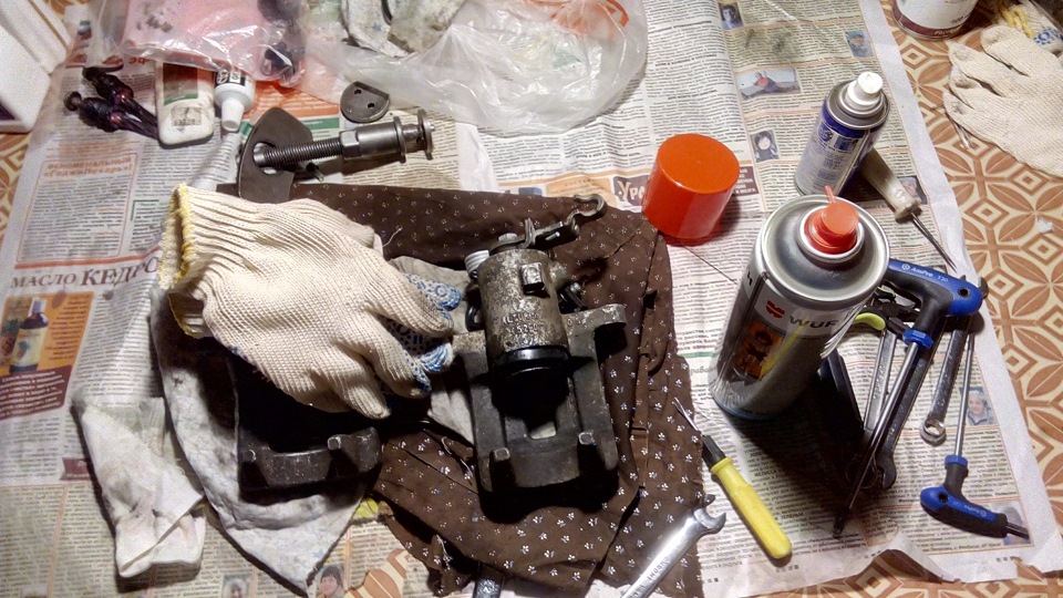 Задние суппорта, тросы ручника, тормозные шланги. — Skoda Octavia A5 ...