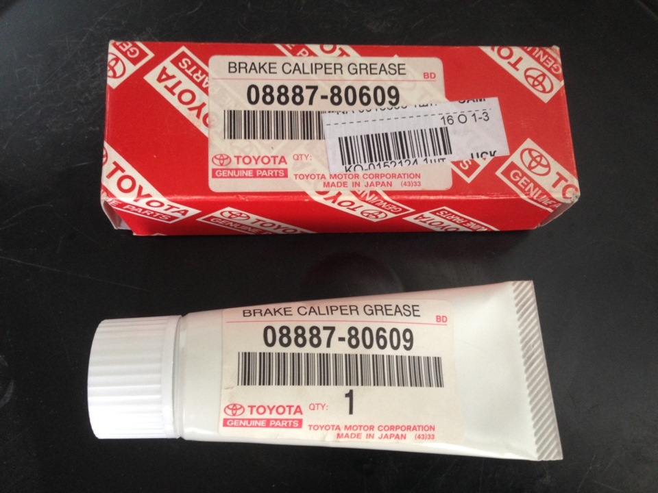 Замена направляющих тормозных суппортов — Toyota RAV4 (II), 2 л, 2001 ...