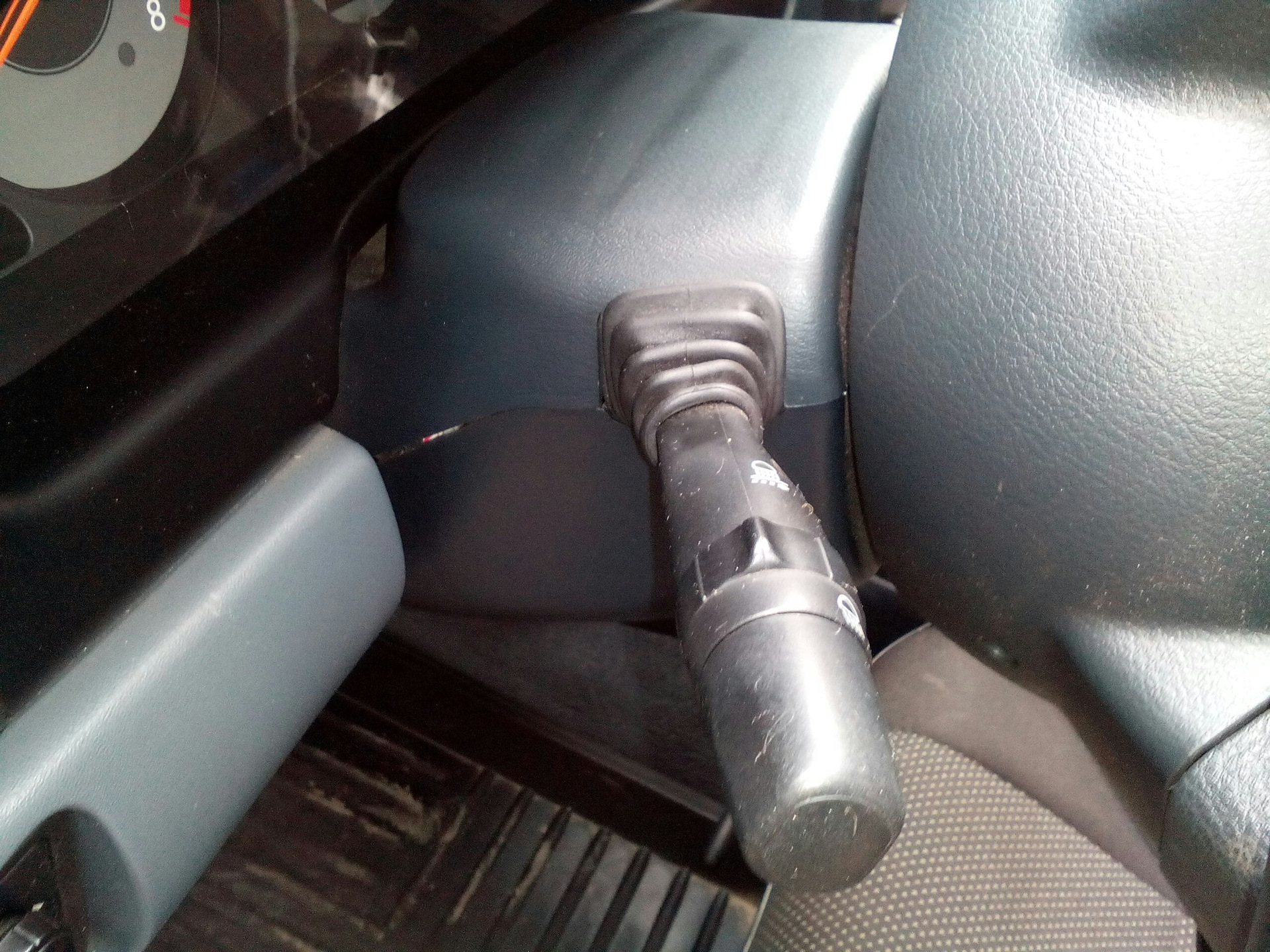Пыльники подрулевых переключателей — Nissan Almera Classic (B10), 1,6 л ...