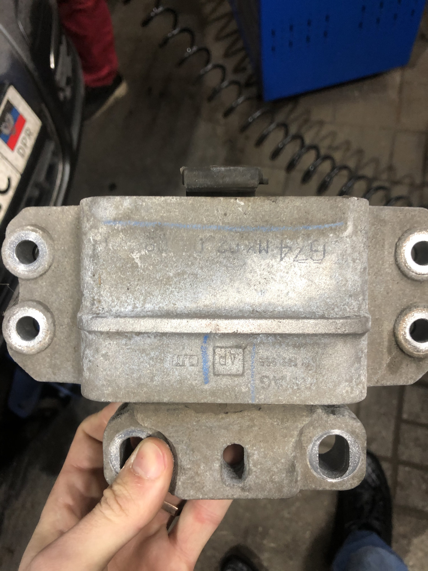 Замена опоры левой акпп и еще по мелочам — Volkswagen Jetta V, 2,5 л ...