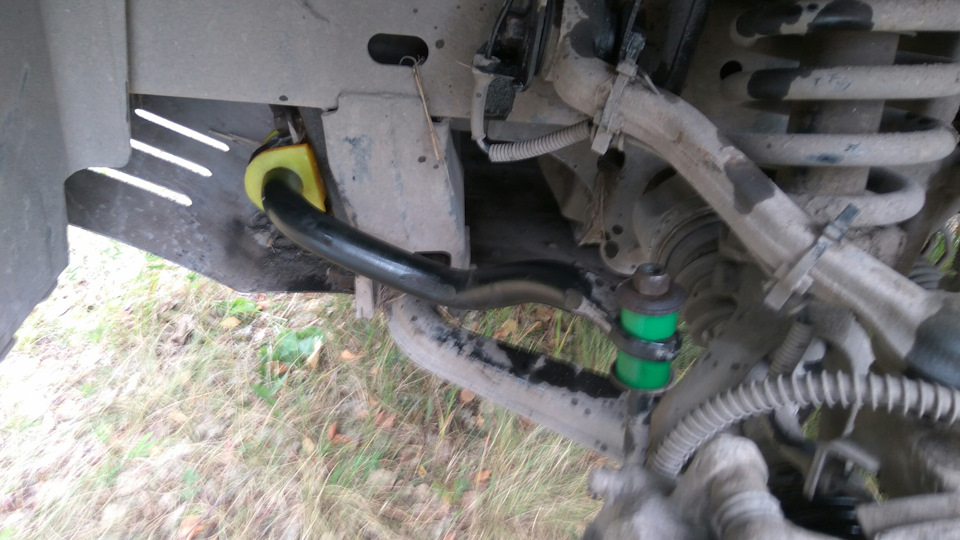 Замена верхних передних рычагов — SsangYong Rexton (1G), 2,3 л, 2007 ...