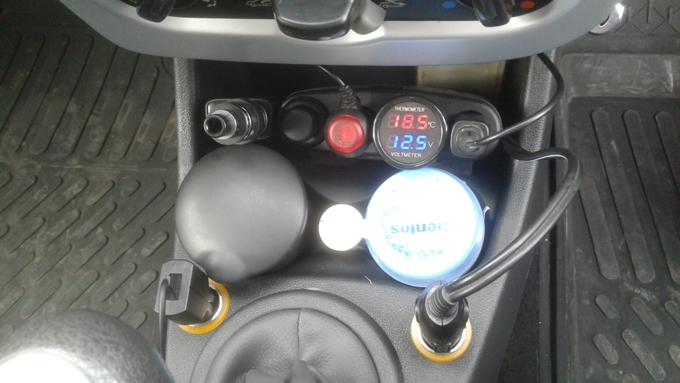 Дополнительный прикуриватель — Renault Logan (1G), 1,6 л, 2010 года ...