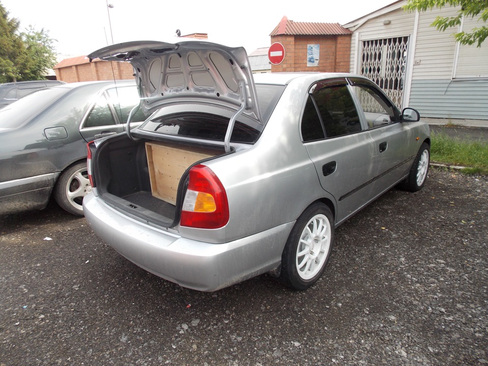 сабчик — Hyundai Accent (2G), 1,5 л, 2007 года | автозвук | DRIVE2
