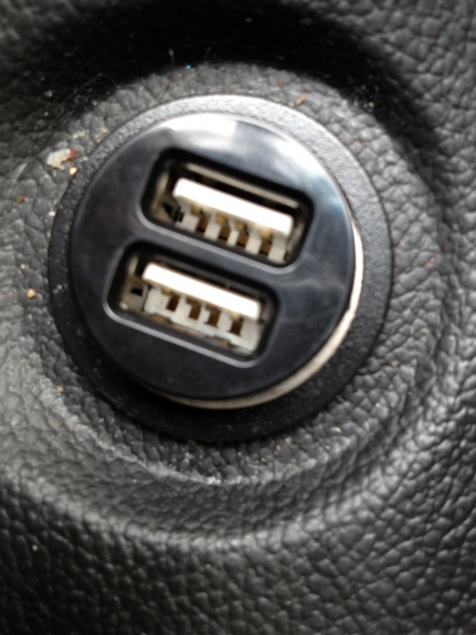 зарядка USB для телефона от прикуривателя — Chevrolet Aveo Sedan (2G ...