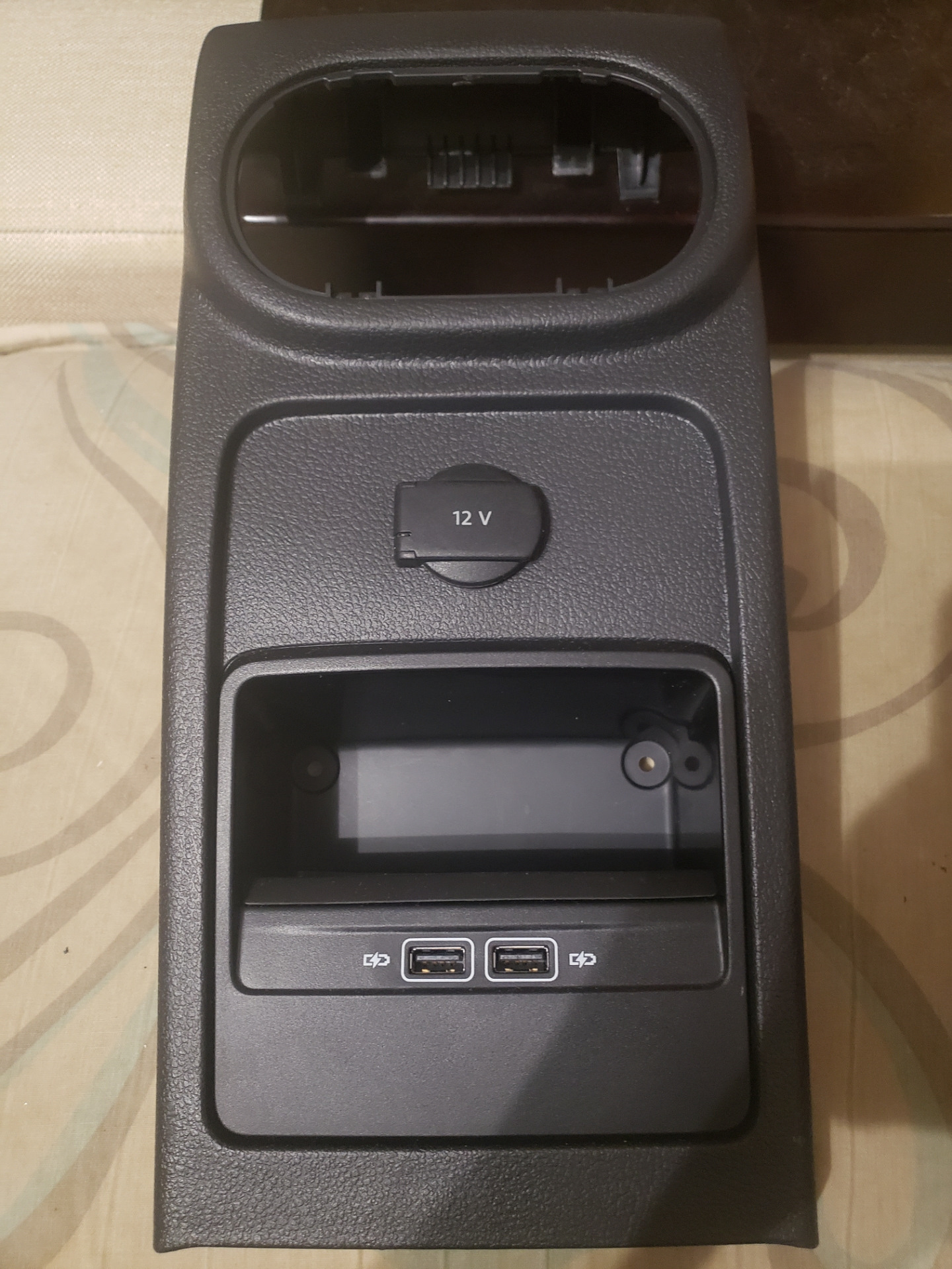 USB зарядка задним пассажирам — Volkswagen Tiguan (1G), 2 л, 2010 года ...