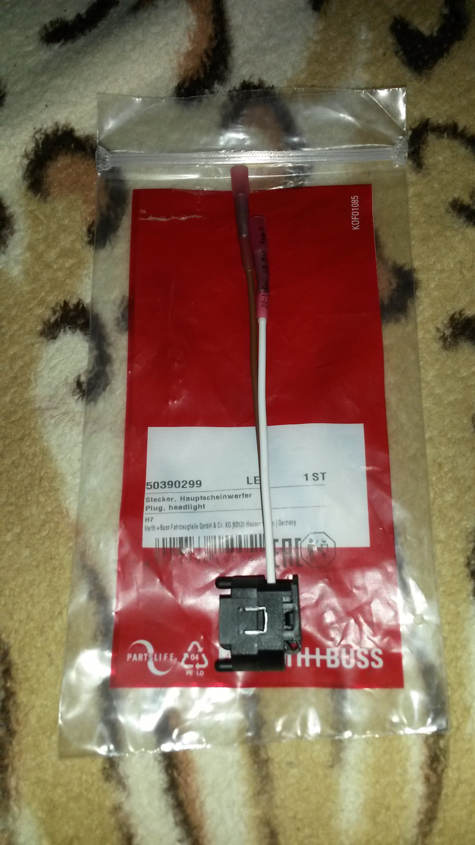 50390299 Штекер, главная фара HERTHBUSS JAKOPARTS | Запчасти на DRIVE2