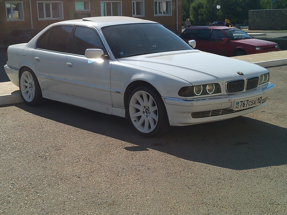 Немного свежих фото — BMW 7 series (E38), 2,8 л, 1996 года | фотография | DRIVE2