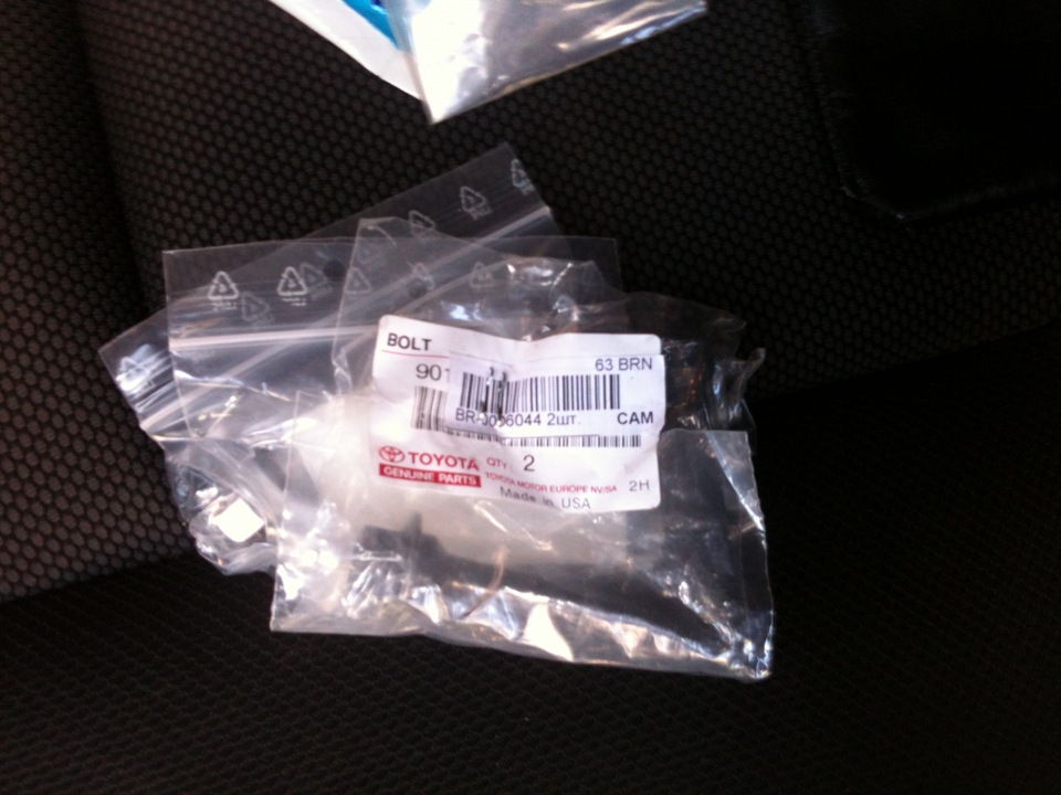 замена прокладки глушителя — Toyota Matrix (1G), 1,8 л, 2003 года ...