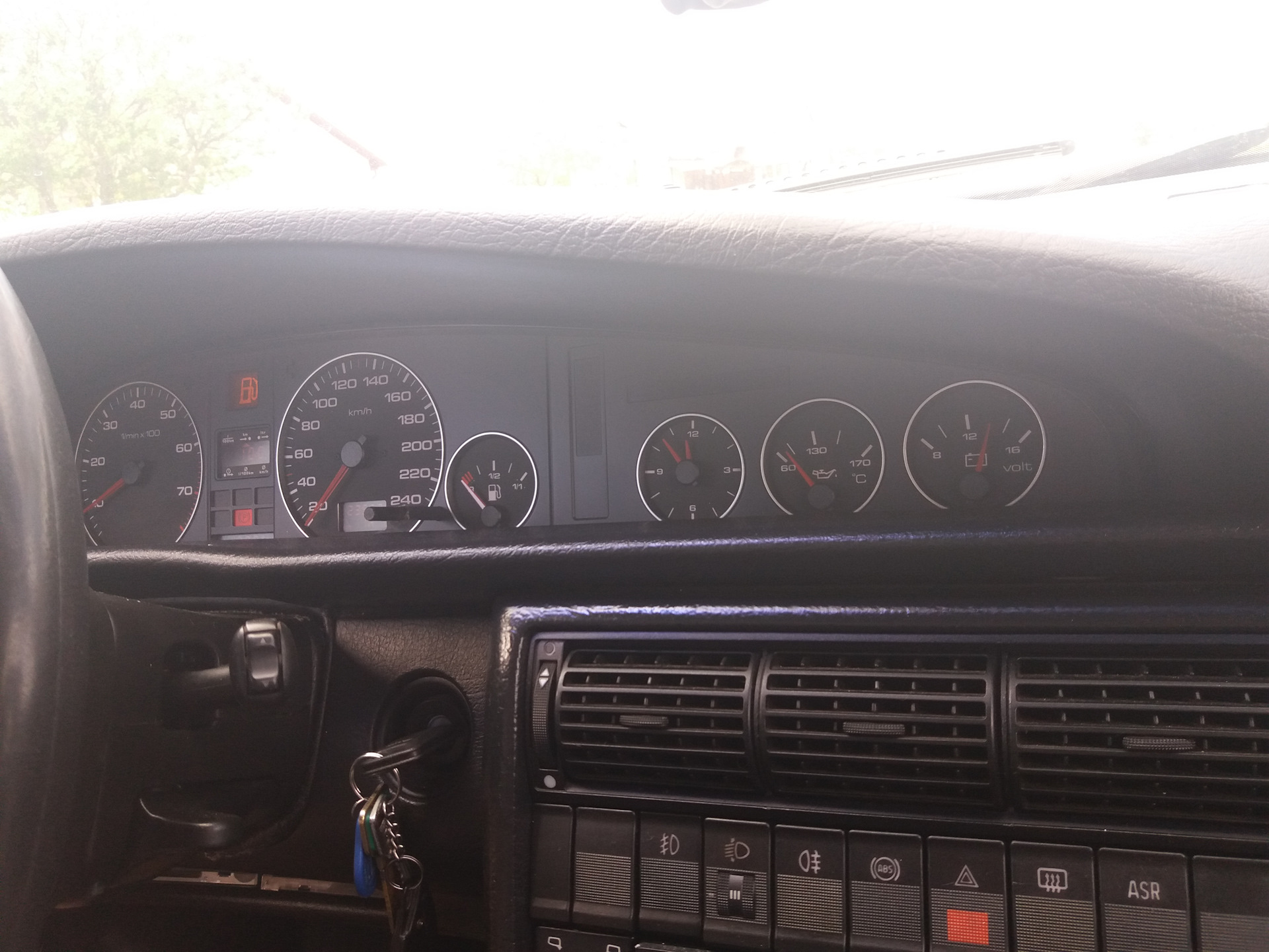 Установка приборного щитка с БК и БСК — Audi A6 C4 2 л 1995 года аксессуары Drive2