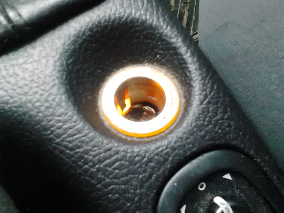 прикуриватель и пепельница теперь в огнях) — Peugeot 206, 1,4 л, 2005 ...