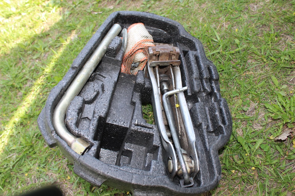 оригинальный набор инструментов — Volkswagen Passat B5, 1,8 л, 1997 ...