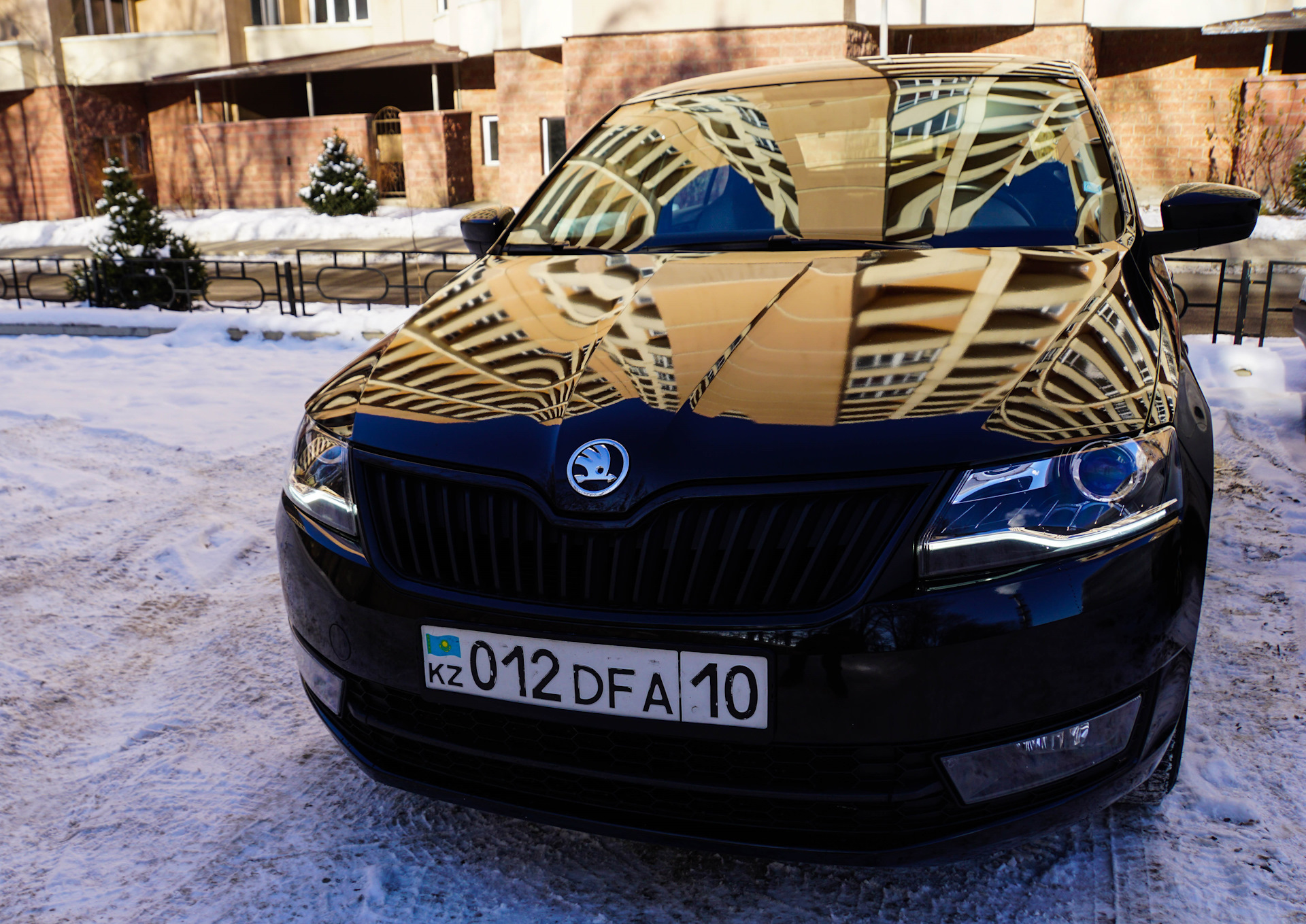 Биксеноновые фары… а еще капот, крыло и бампер — Skoda Rapid (1G), 1,4 ...