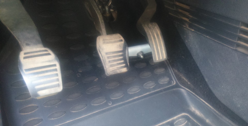 Резиновый коврик — Ford Fusion, 1,4 л, 2008 года | тюнинг | DRIVE2