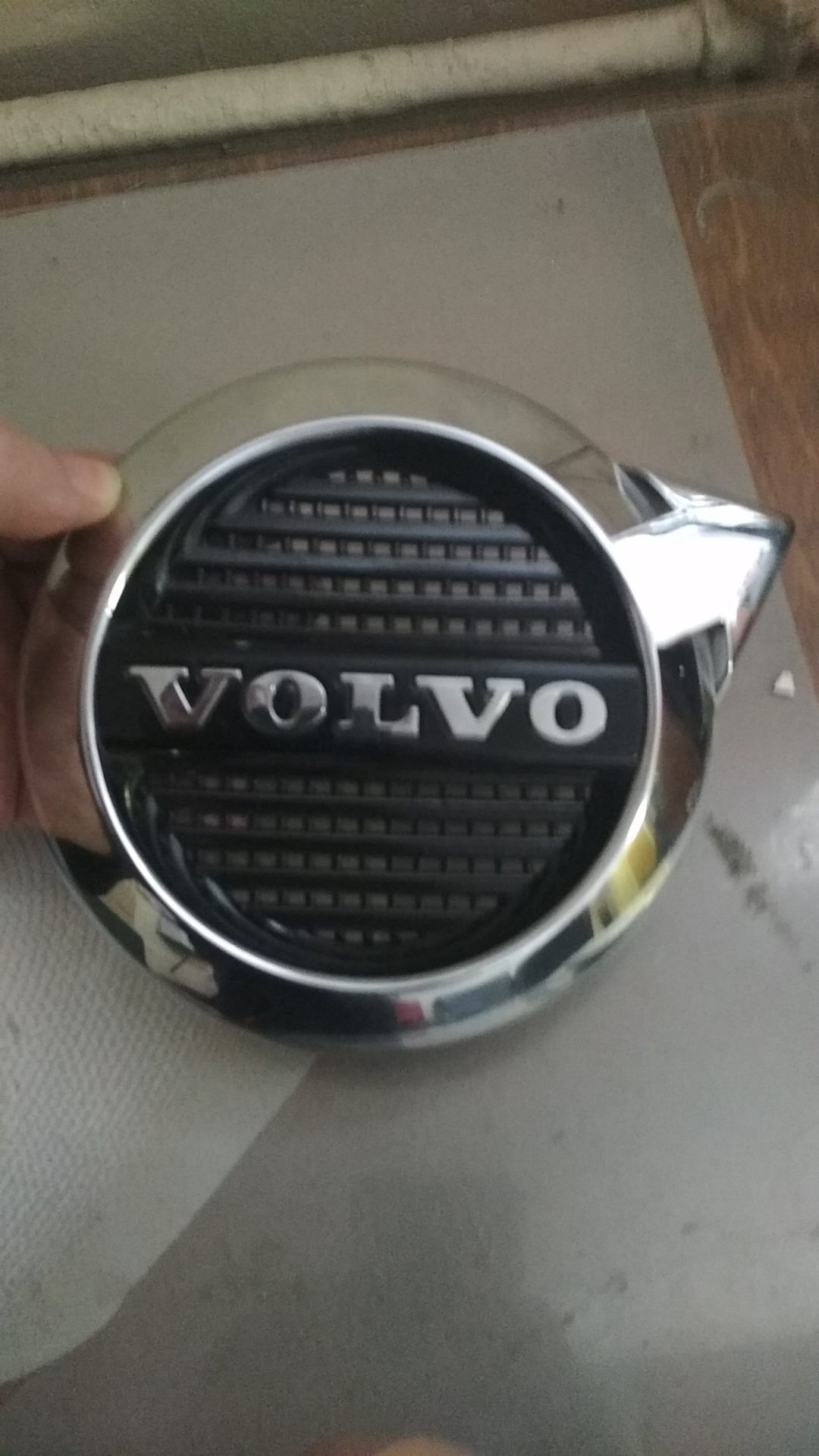 Эмблема в решетку — Volvo XC90 (1G), 2,5 л, 2010 года | тюнинг | DRIVE2